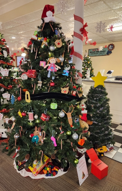 CHRISTMAS TREE WALK - Lyon County Museum